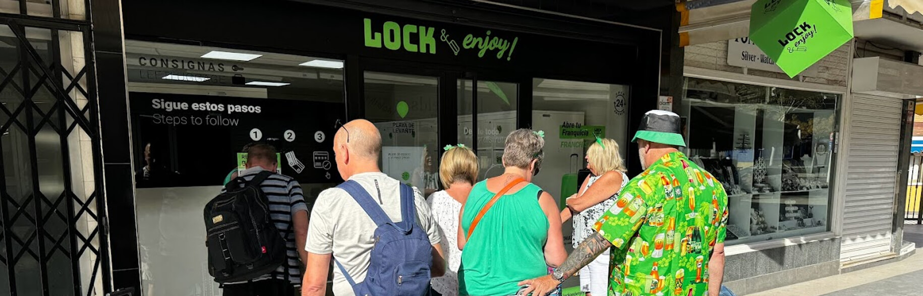 Deja tus maletas en los lockers | LOCK & enjoy!